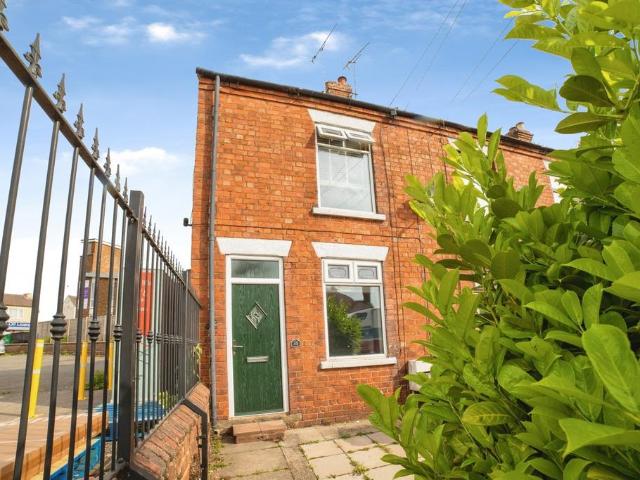 2 bedroom end of terrace house for sale