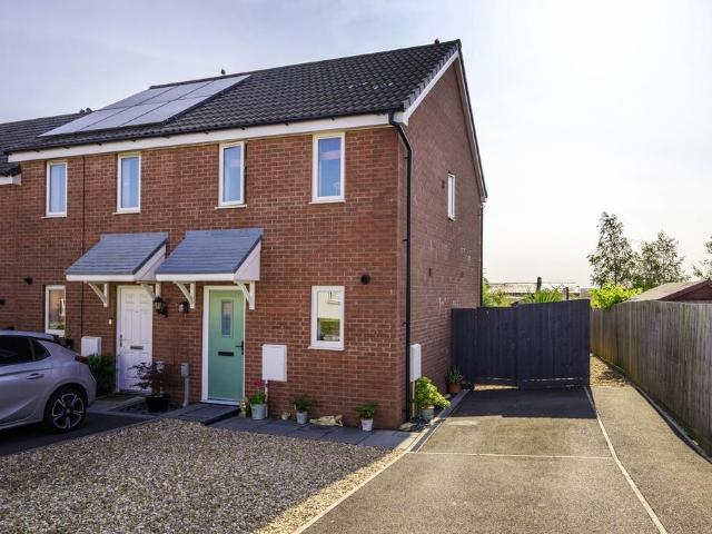 2 bedroom end of terrace house for sale