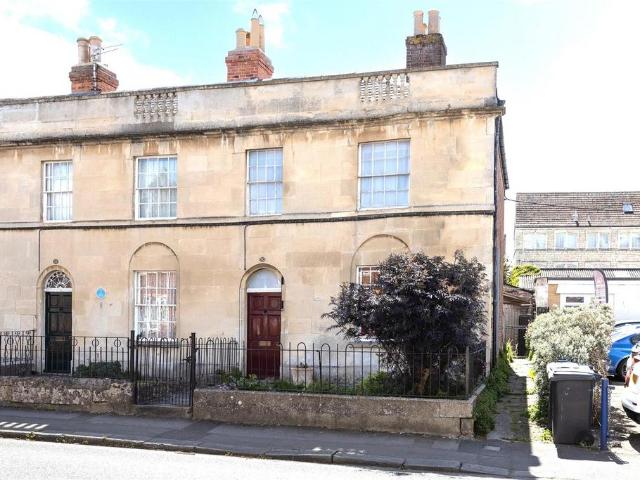 2 bedroom end of terrace house for sale