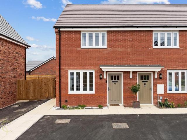 2 bedroom end of terrace house for sale