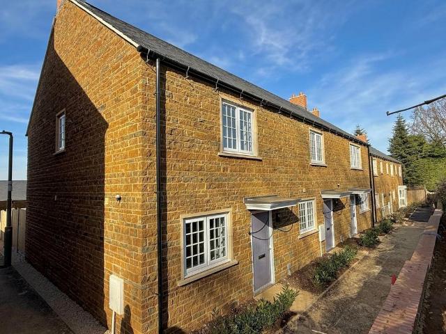 2 bedroom end of terrace house for sale
