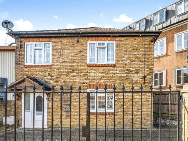 2 bedroom end of terrace house for sale