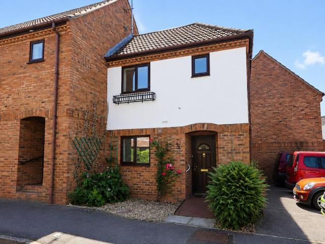 2 bedroom end of terrace house for sale