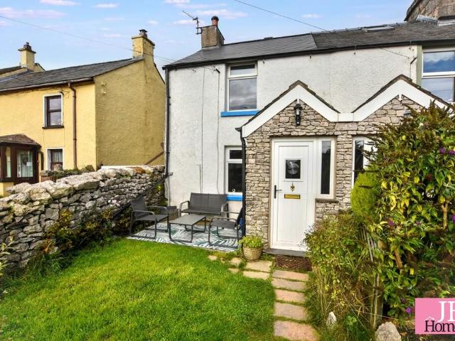 2 bedroom end of terrace house for sale