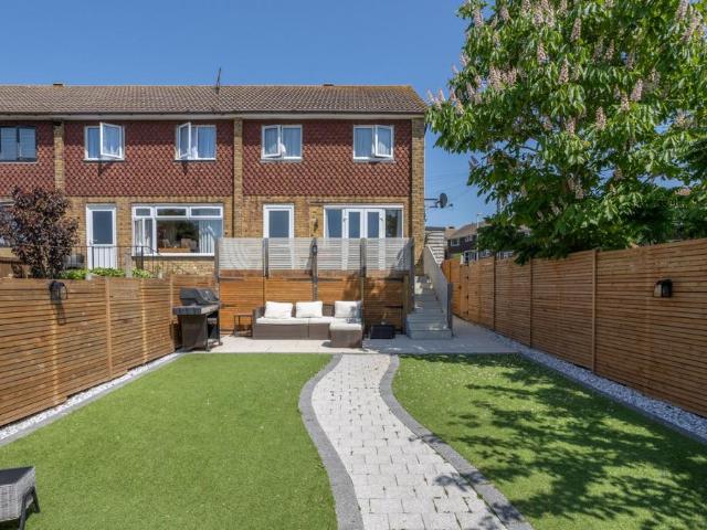 2 bedroom end of terrace house for sale