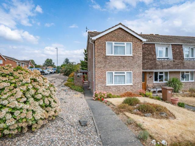 2 bedroom end of terrace house for sale