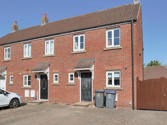 2 bedroom end of terrace house for sale