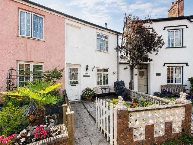 2 bedroom end of terrace house for sale