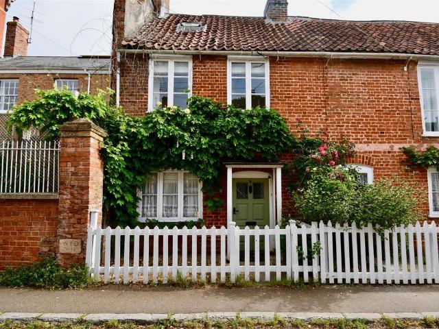 2 bedroom end of terrace house for sale