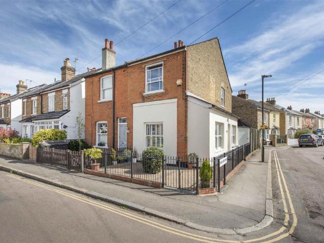 2 bedroom end of terrace house for sale