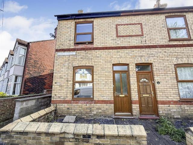 2 bedroom end of terrace house for sale