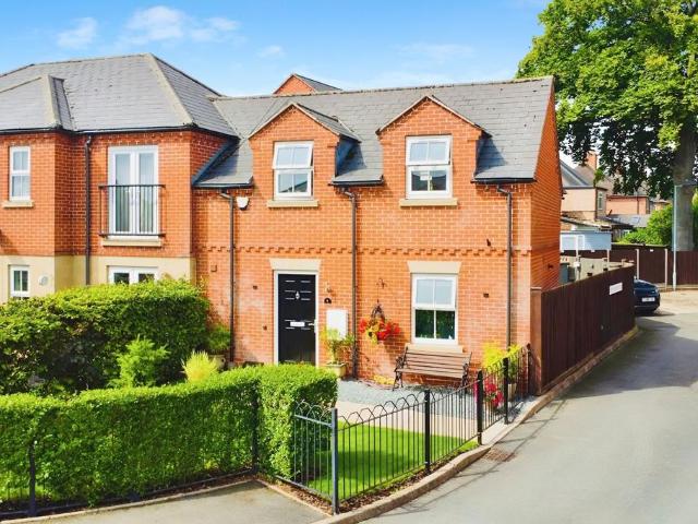 2 bedroom end of terrace house for sale