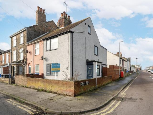 2 bedroom end of terrace house for sale