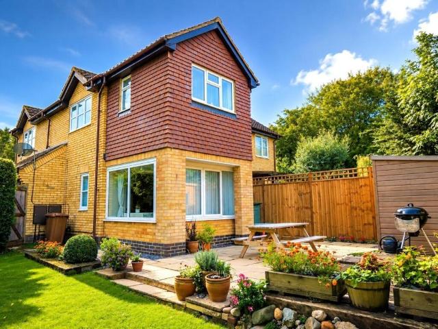 2 bedroom end of terrace house for sale