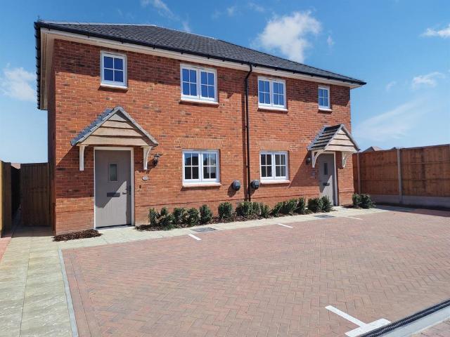 2 bedroom end of terrace house for sale