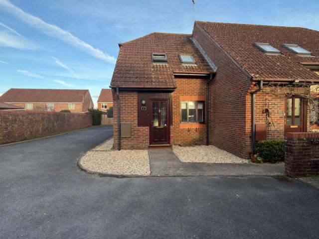 2 bedroom end of terrace house for sale