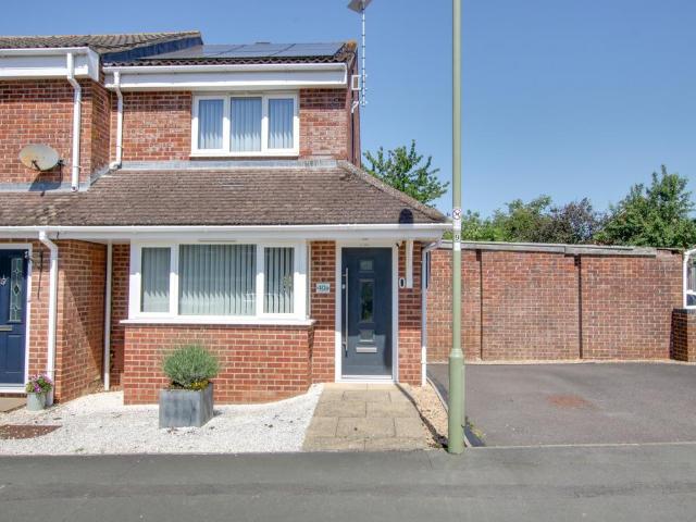 2 bedroom end of terrace house for sale