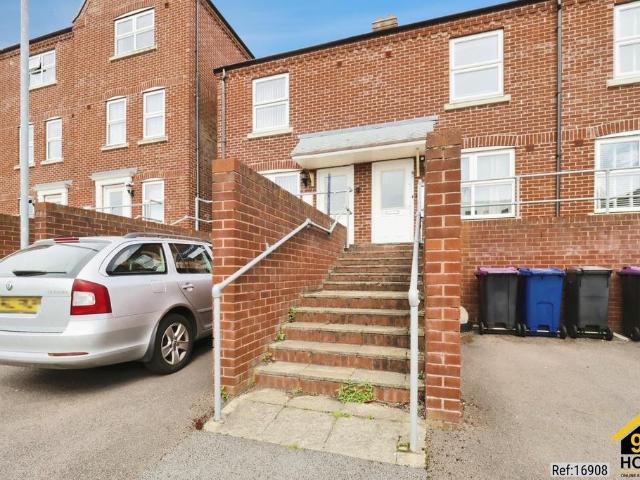 2 bedroom end of terrace house for sale
