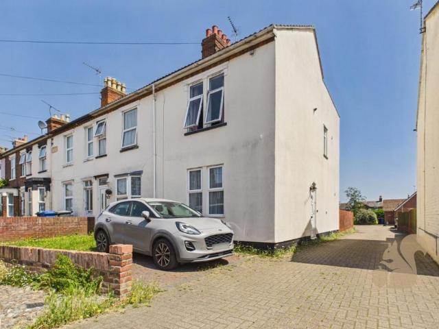 2 bedroom end of terrace house for sale