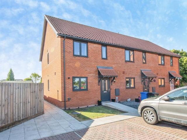 2 bedroom end of terrace house for sale