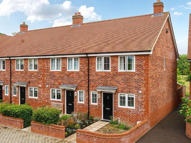 2 bedroom end of terrace house for sale