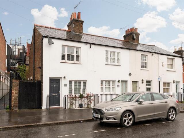 2 bedroom end of terrace house for sale
