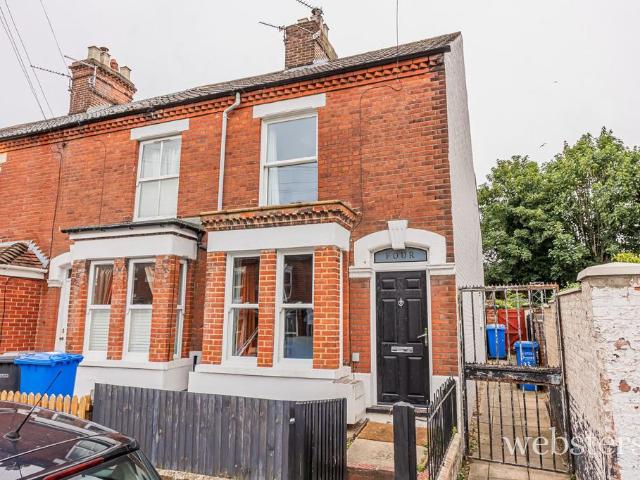 2 bedroom end of terrace house for sale