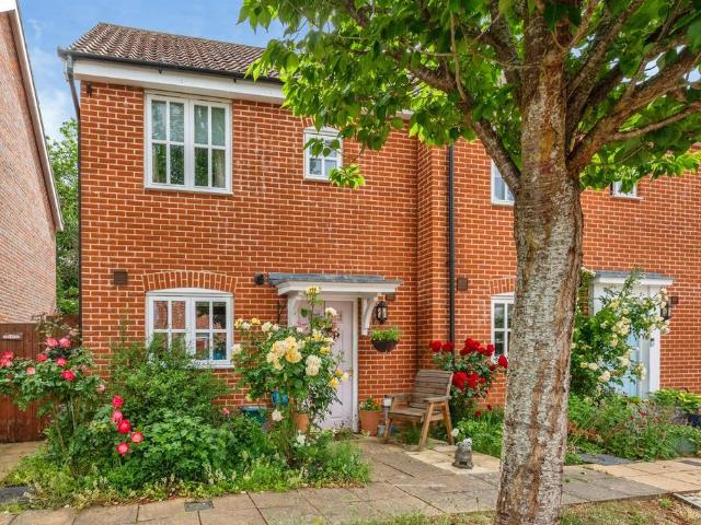 2 bedroom end of terrace house for sale