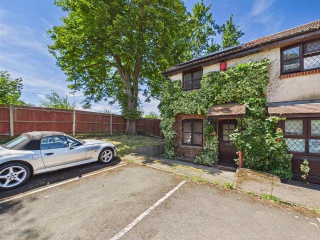 2 bedroom end of terrace house for sale