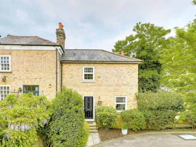 2 bedroom end of terrace house for sale