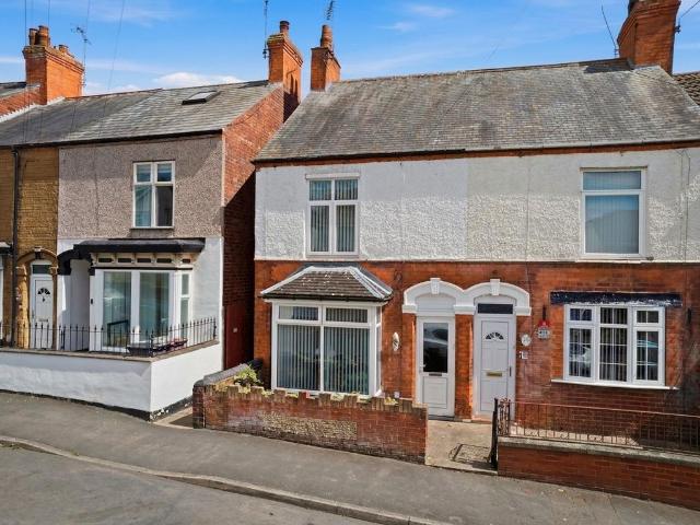 2 bedroom end of terrace house for sale