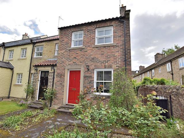 2 bedroom end of terrace house for sale