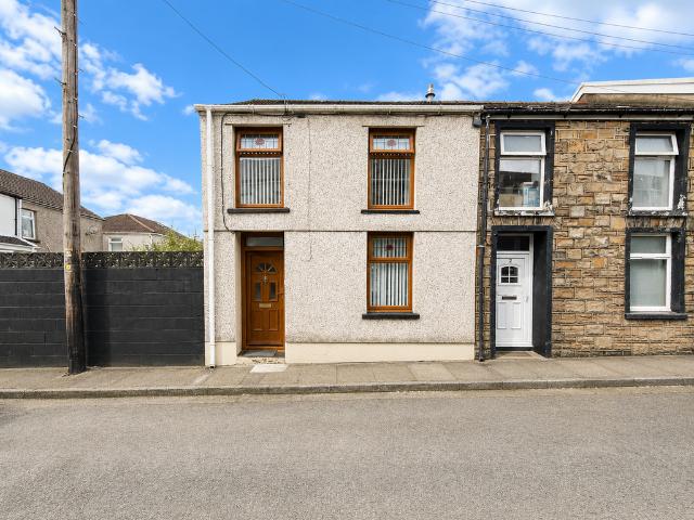 2 bedroom end of terrace house for sale