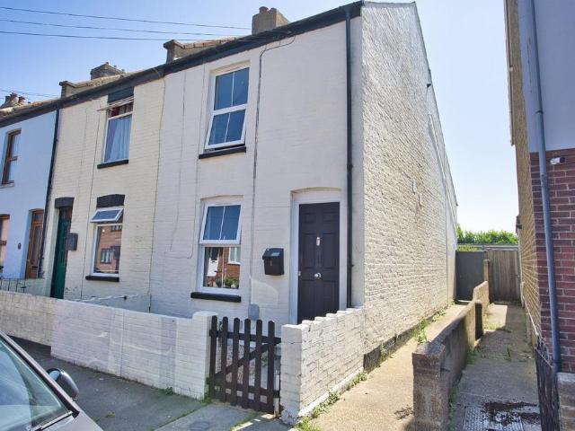 2 bedroom end of terrace house for sale