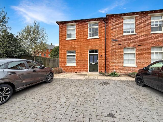 2 bedroom end of terrace house for sale