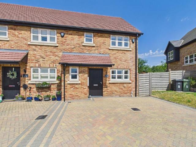 2 bedroom end of terrace house for sale