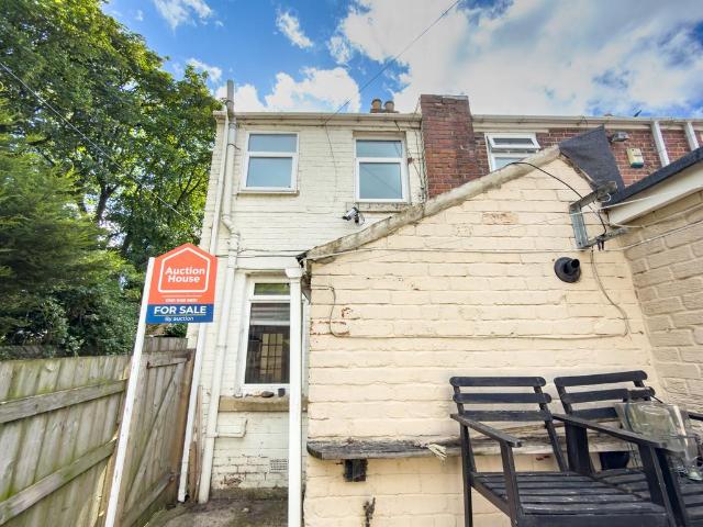 2 bedroom end of terrace house for sale