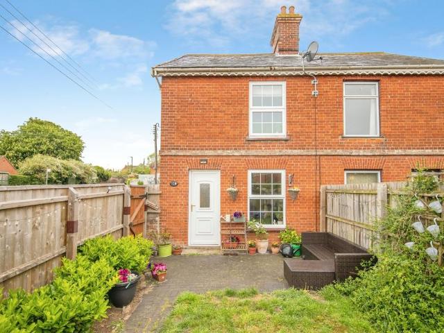 2 bedroom end of terrace house for sale