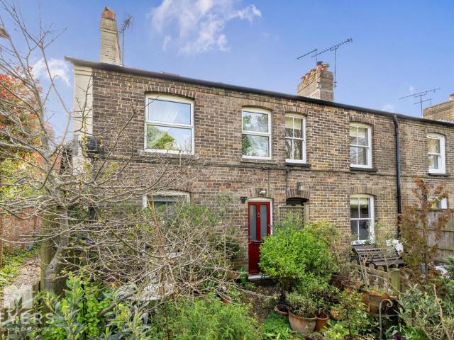 2 bedroom end of terrace house for sale