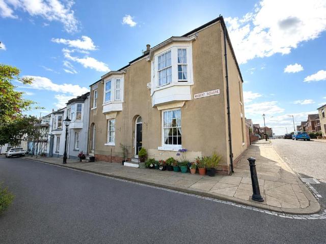 2 bedroom end of terrace house for sale