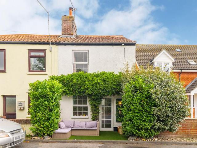 2 bedroom end of terrace house for sale