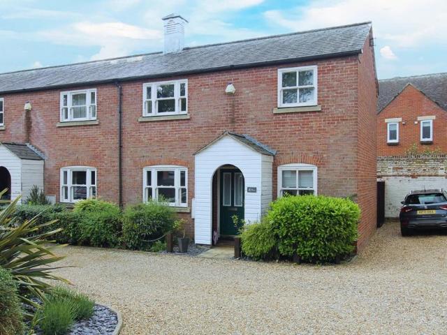2 bedroom end of terrace house for sale