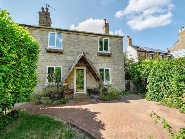 2 bedroom end of terrace house for sale