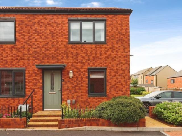 2 bedroom end of terrace house for sale