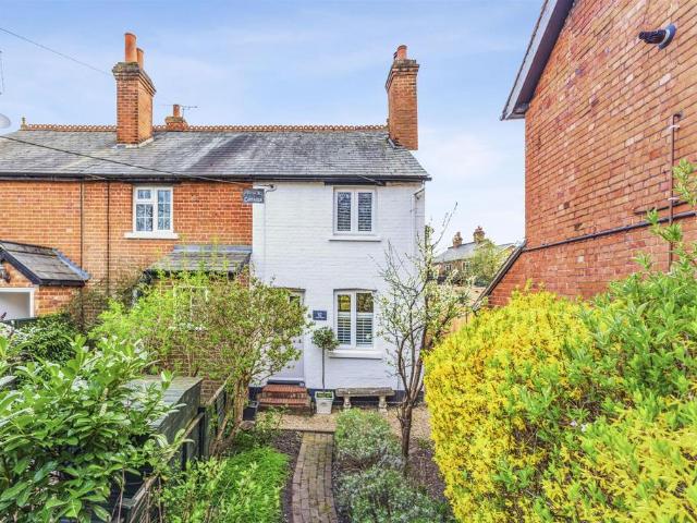 2 bedroom end of terrace house for sale
