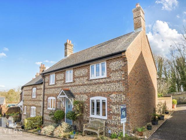 2 bedroom end of terrace house for sale
