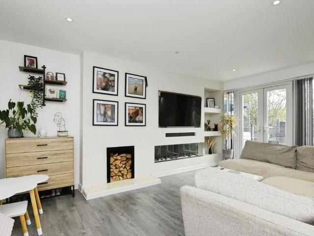 2 bedroom end of terrace house for sale