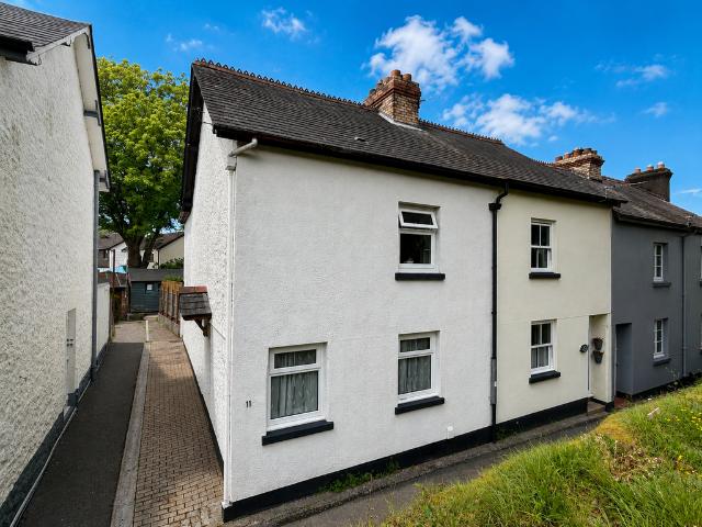 2 bedroom end of terrace house for sale