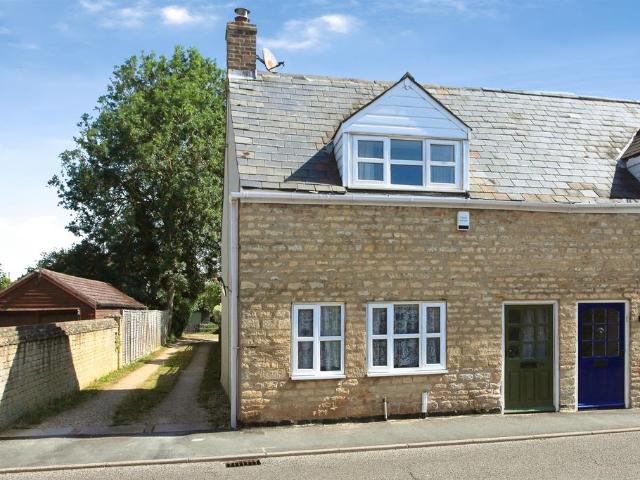 2 bedroom end of terrace house for sale