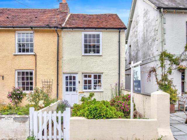 2 bedroom end of terrace house for sale